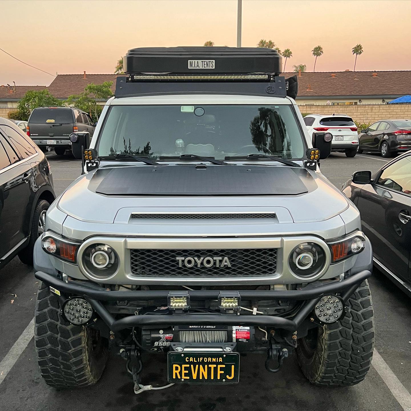 Review of Toyota FJ Cruiser Hood/Bonnet Solar Panel LensunSolar 105W 1